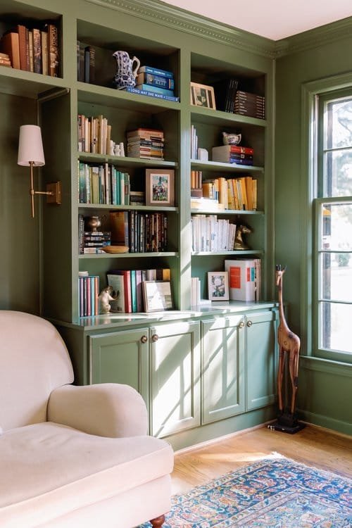 21 Stunning Paint Colors to Transform Your Bookshelves – Expert Picks