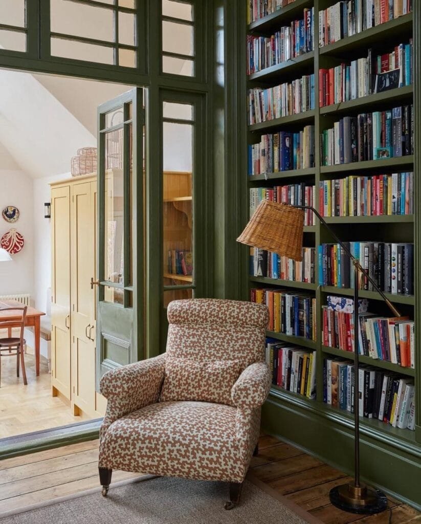 21 Stunning Paint Colors to Transform Your Bookshelves – Expert Picks